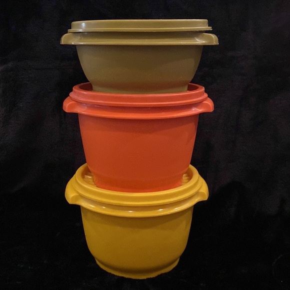 Tupperware | Kitchen | Tupperware Bowls With Lids Two 886 One 323 ...